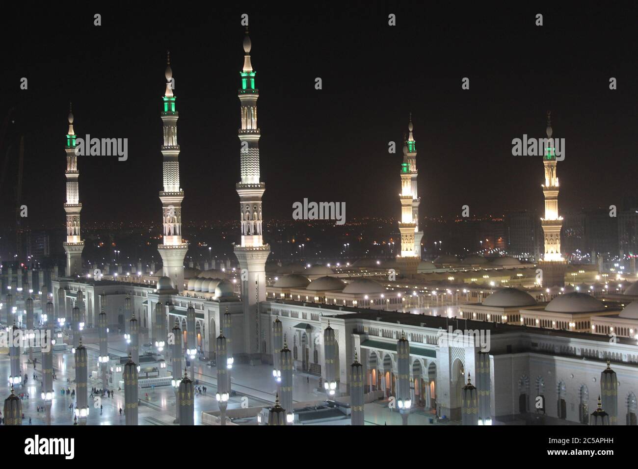 Saudi mosque domes hi-res stock photography and images - Alamy