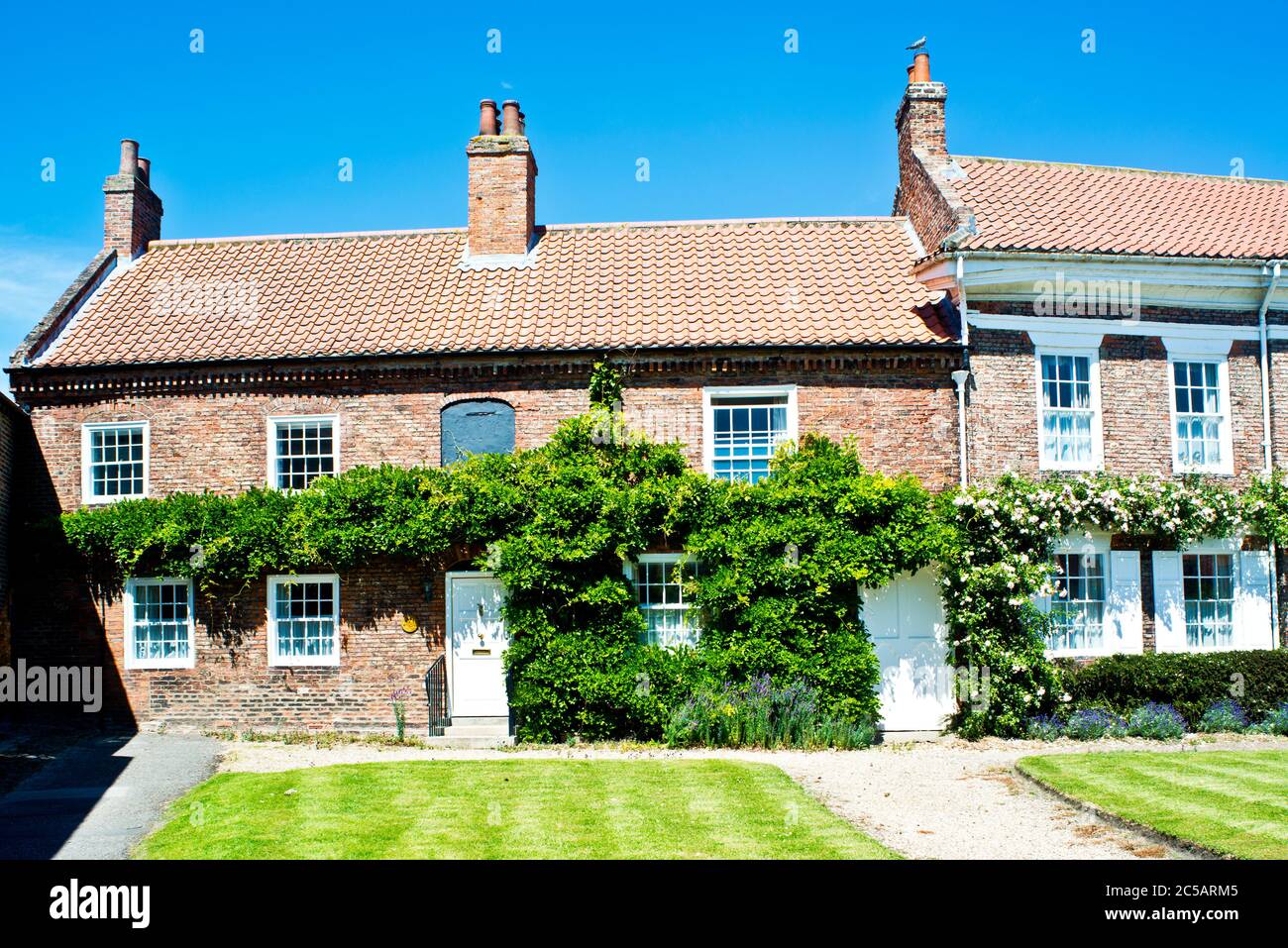 Period property hi-res stock photography and images - Alamy