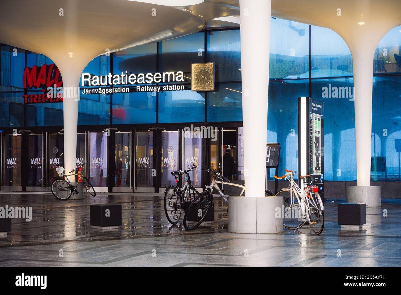 Shopping mall pillars hi-res stock photography and images - Alamy