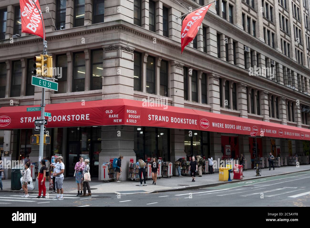 The strand bookstore hi-res stock photography and images - Alamy