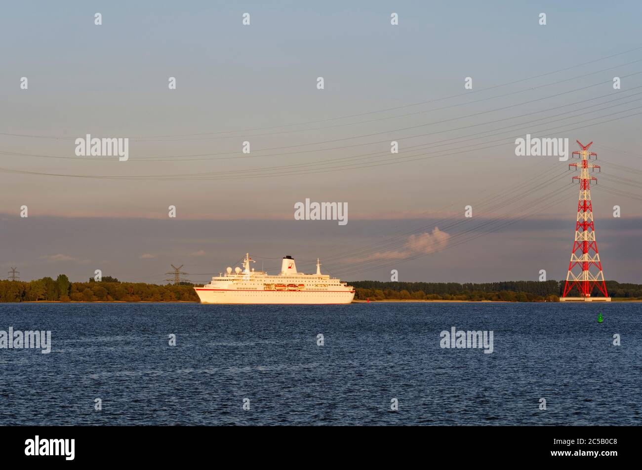 Elbe Crossing 1 High Resolution Stock Photography and Images - Alamy