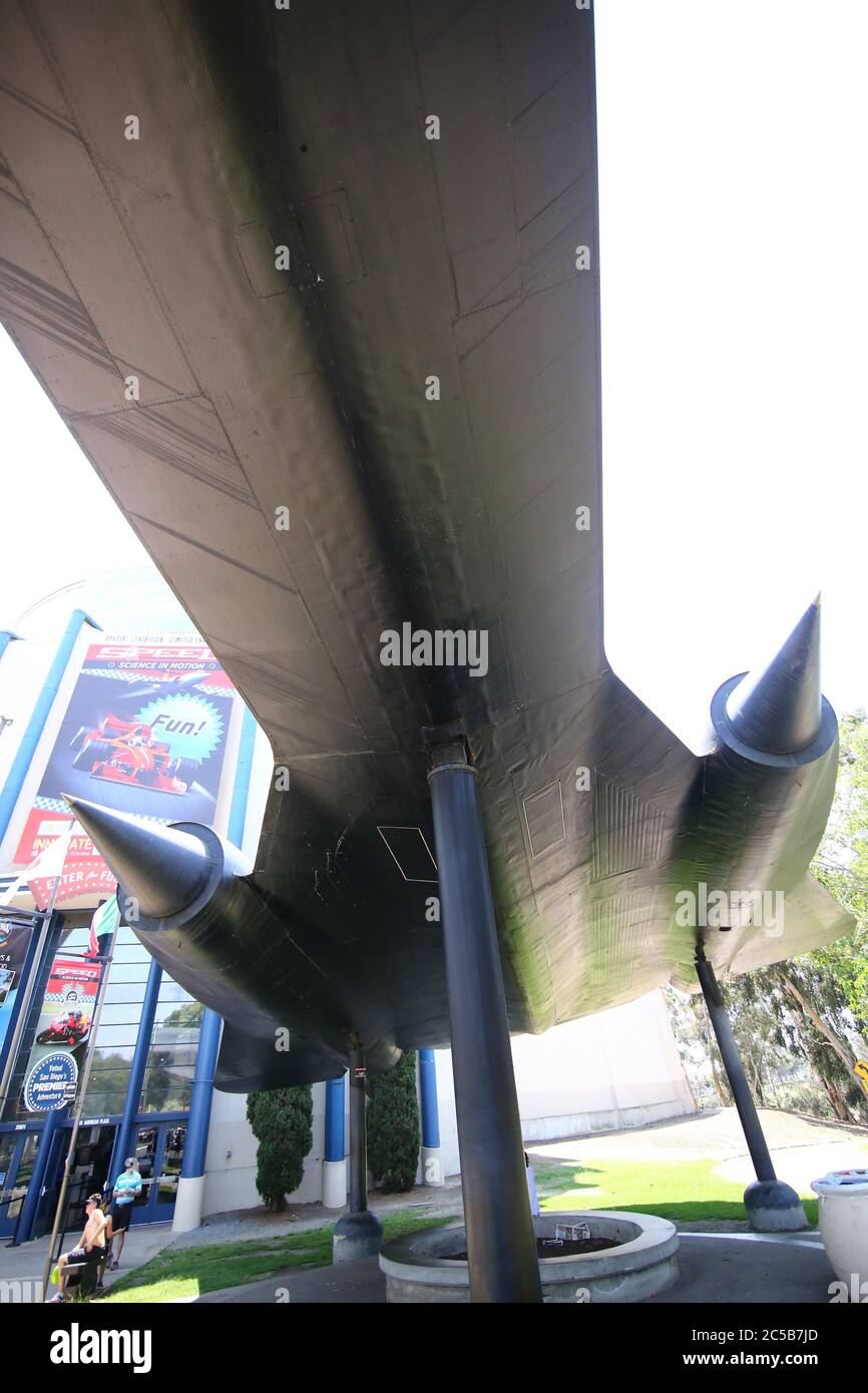 SR-71 Blackbird at the entrance to the San Diego Air & Space Museum ...
