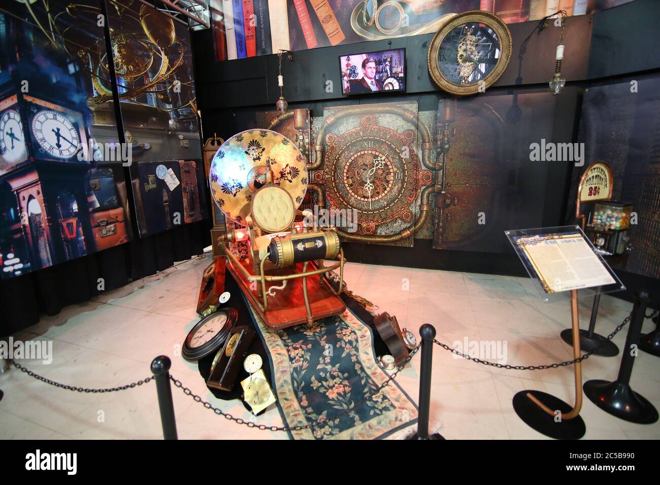 The time machine by h g wells hi-res stock photography and images - Alamy