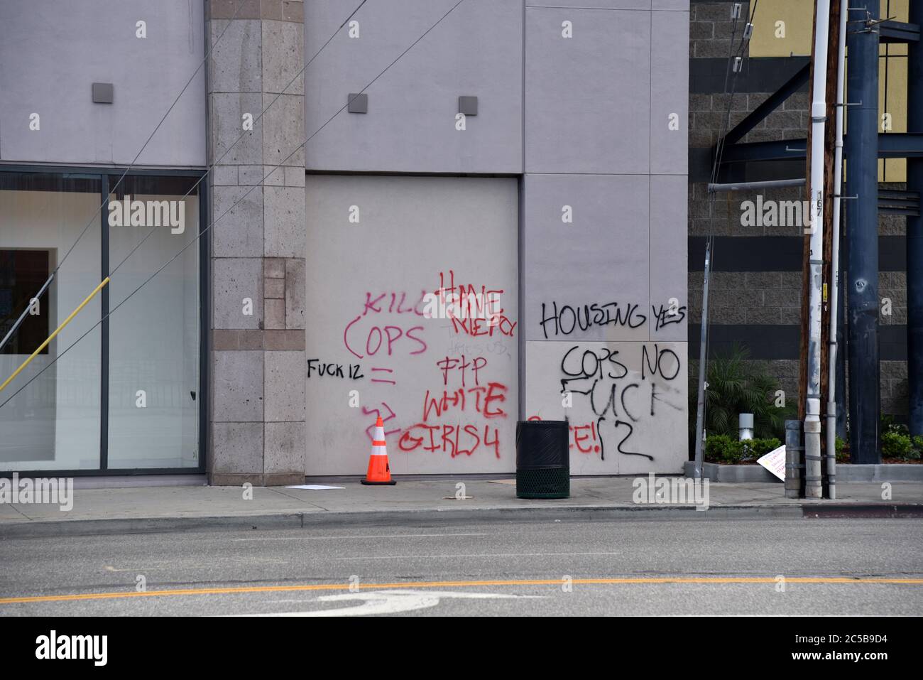 Police and graffiti hi-res stock photography and images - Alamy