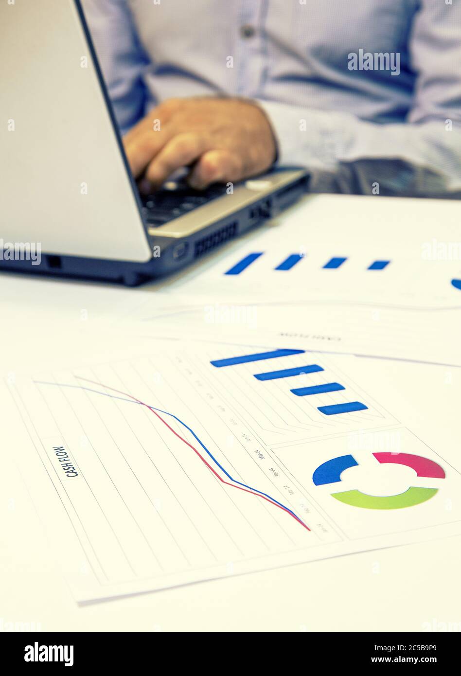 Accounting chart hi-res stock photography and images - Alamy