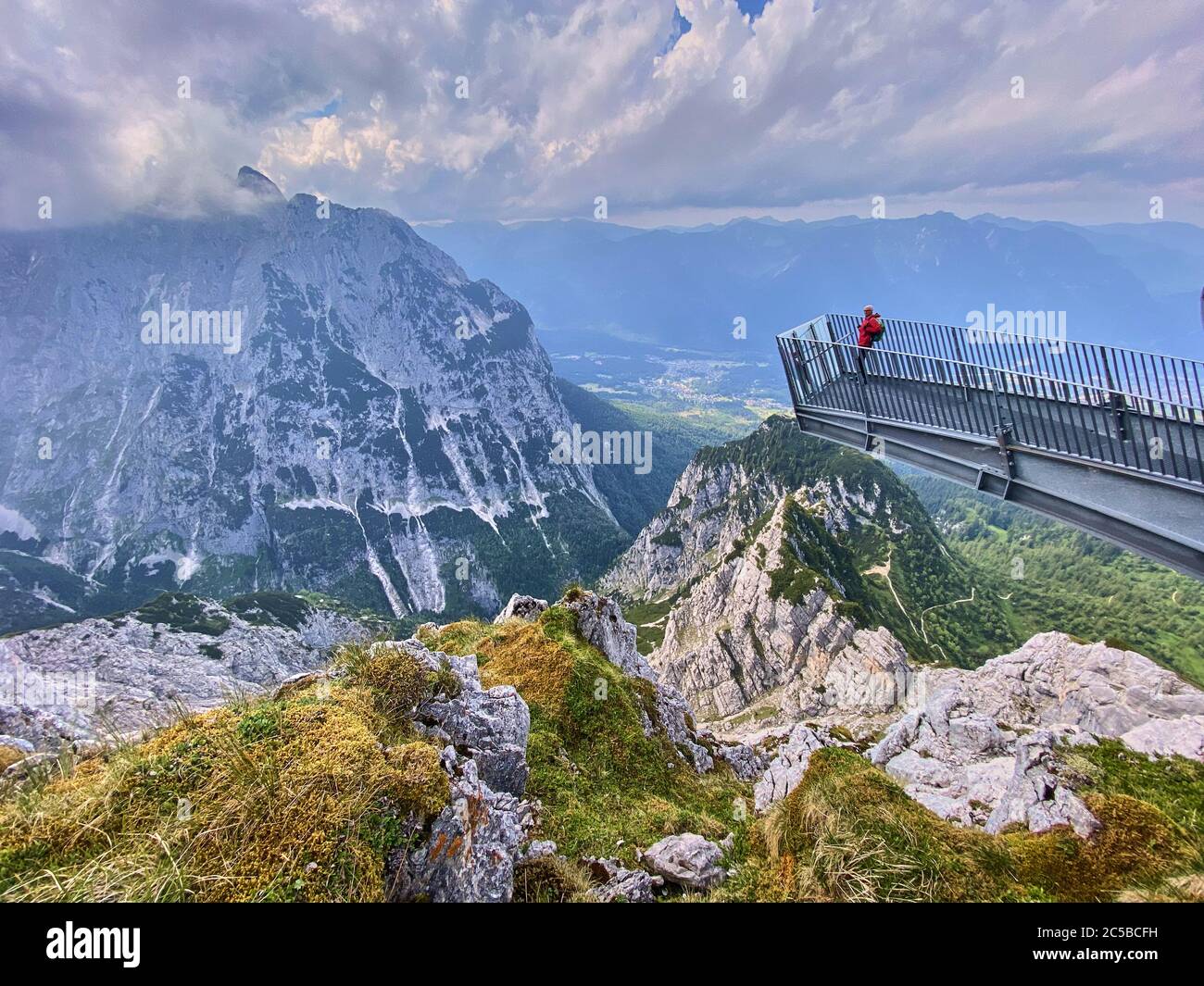 Gebirge bergsteigen klettersteig hi-res stock photography and images ...