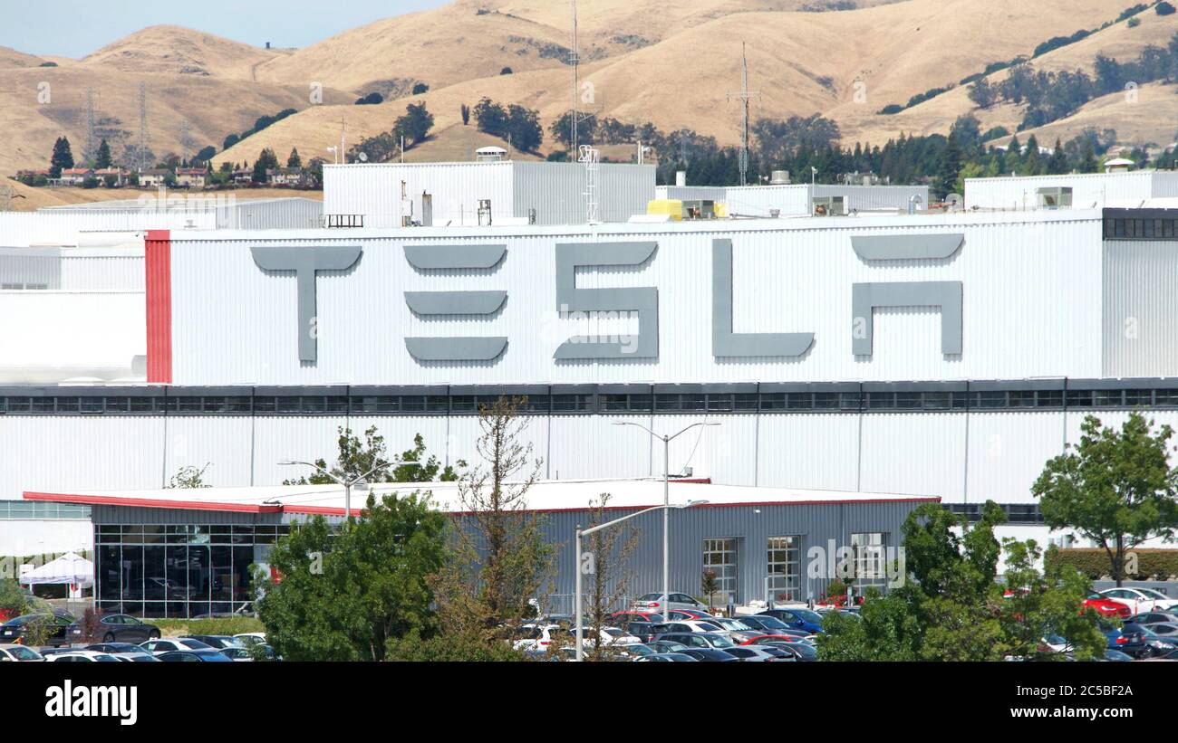 Car battery manufacturing plants hi-res stock photography and images ...