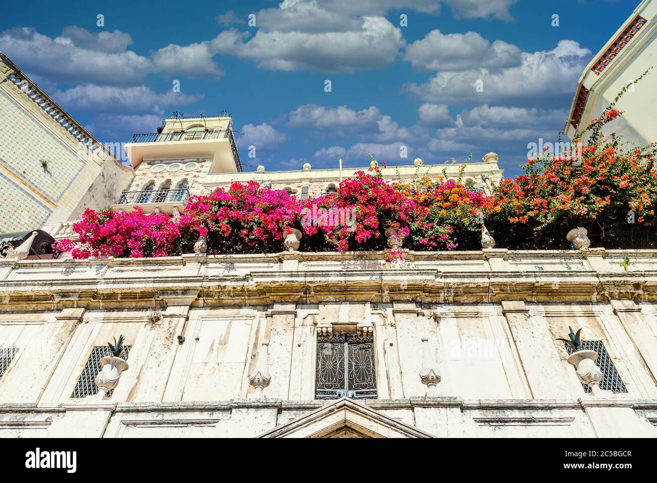 Flowers on Ancient Lisbon Building Stock Photo - Alamy