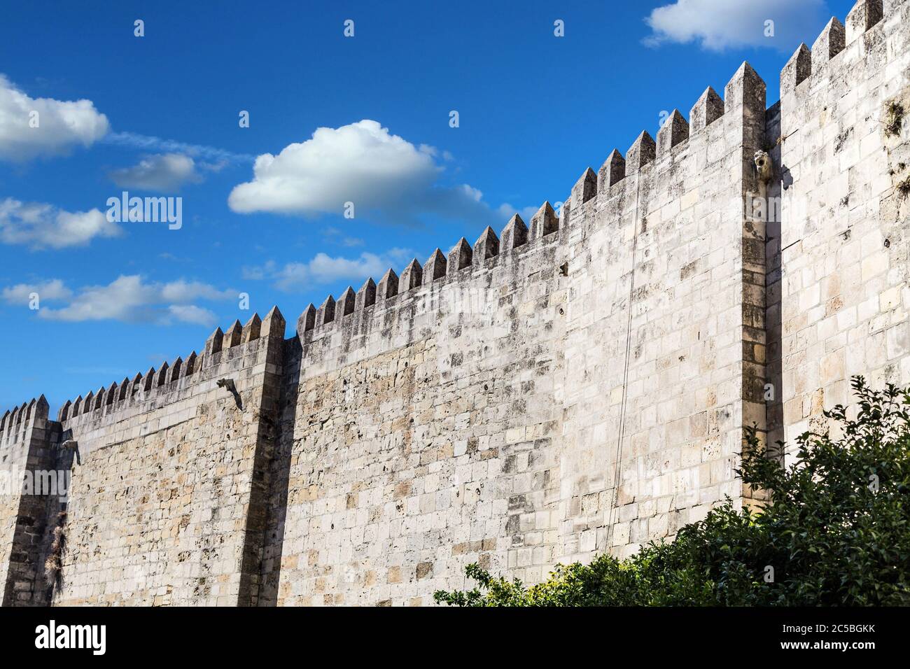 Castellated wall hi-res stock photography and images - Alamy