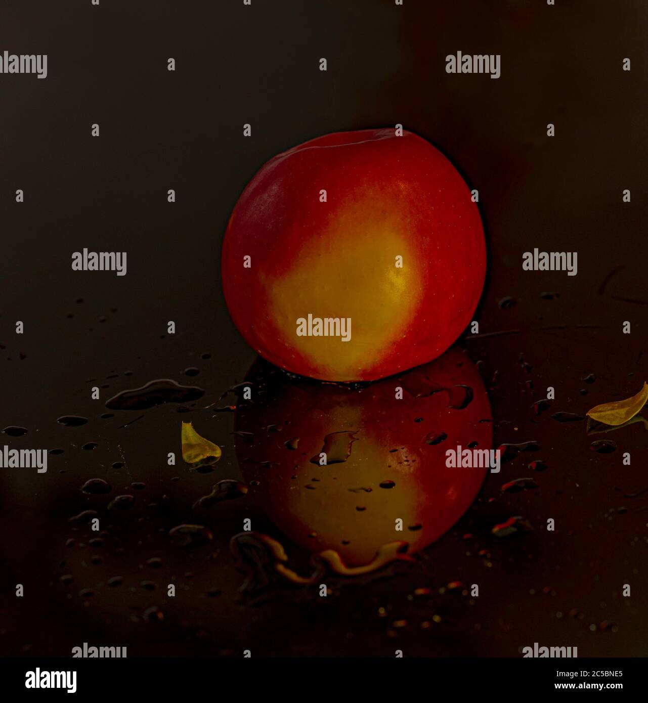 Apple screen saver hi-res stock photography and images - Alamy