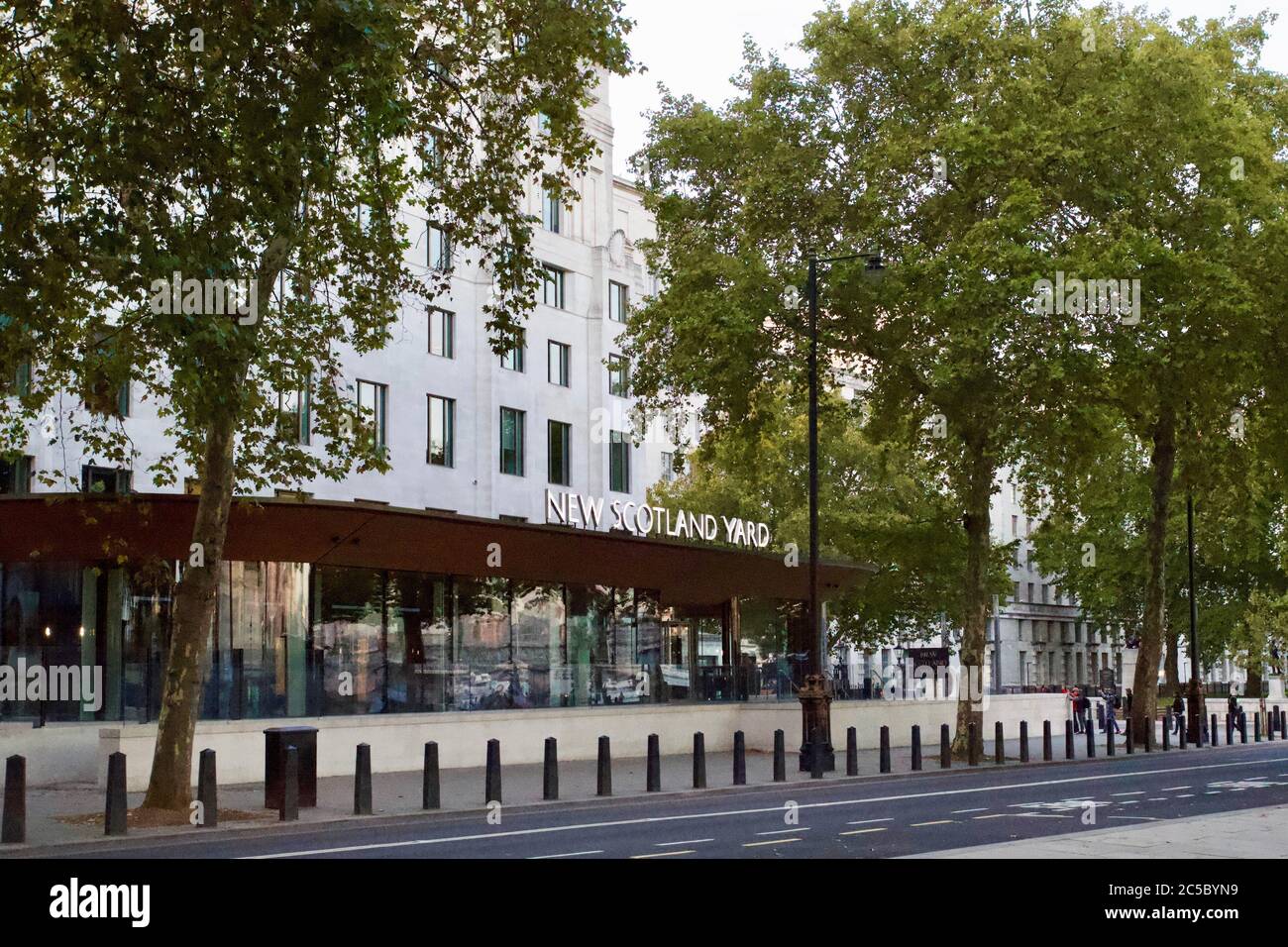 New Scotland Yard, Victoria Embankment, Westminster, London, England ...