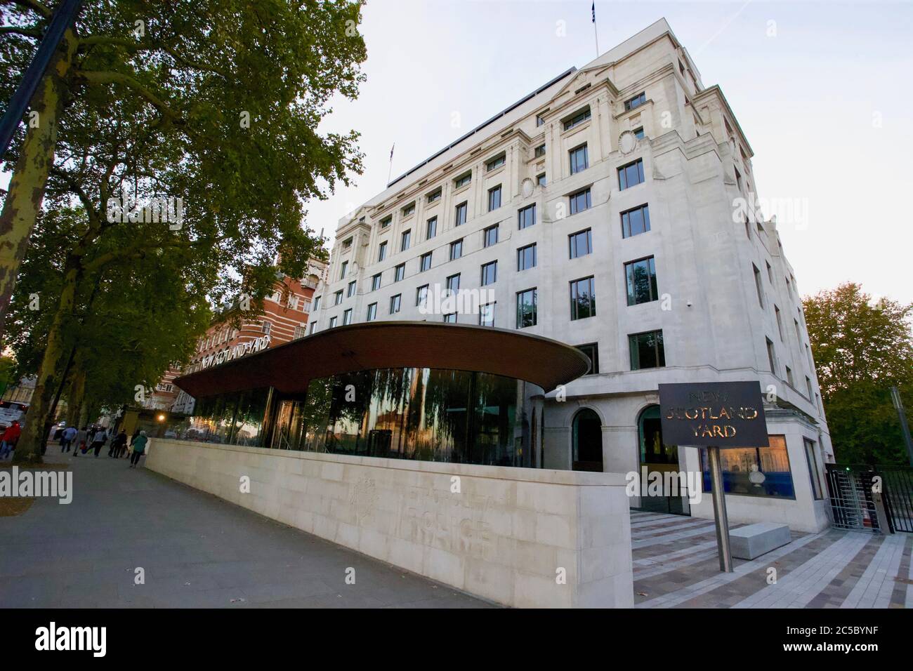 New Scotland Yard, Victoria Embankment, Westminster, London, England ...