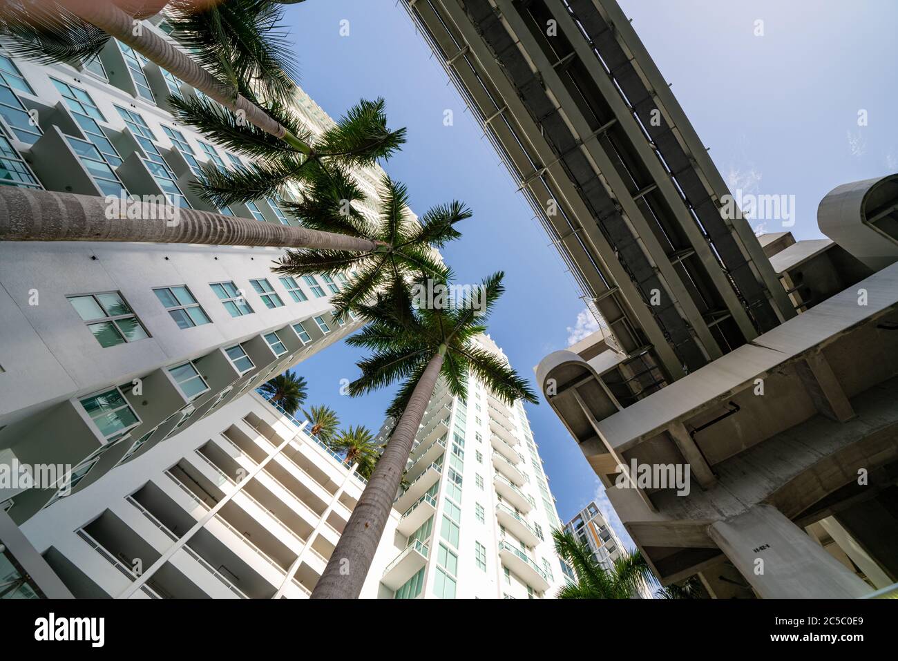 Metrorail and miami tower hi-res stock photography and images - Alamy