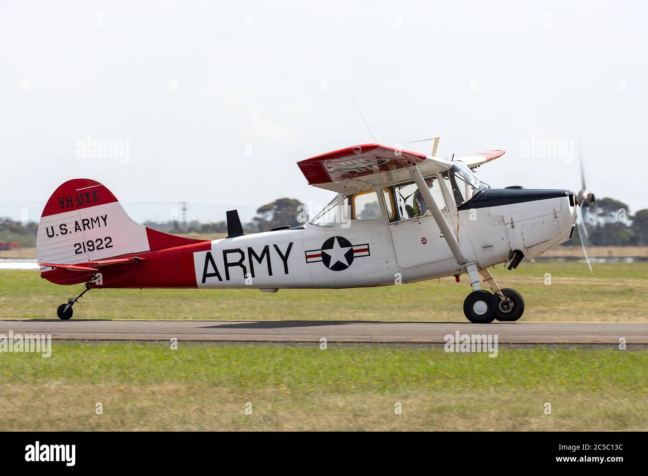 Former United States Army Cessna L-19A observation aircraft VH-UXX ...