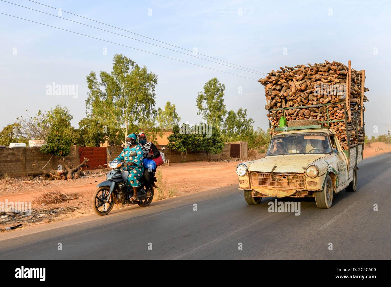 Africa, West Africa, Burkina Faso, Tenkodogo. A car fully loaded with ...