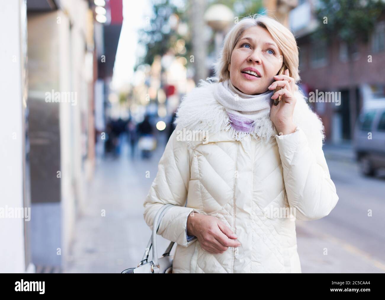 Woman walk street handbag winter hi-res stock photography and images ...