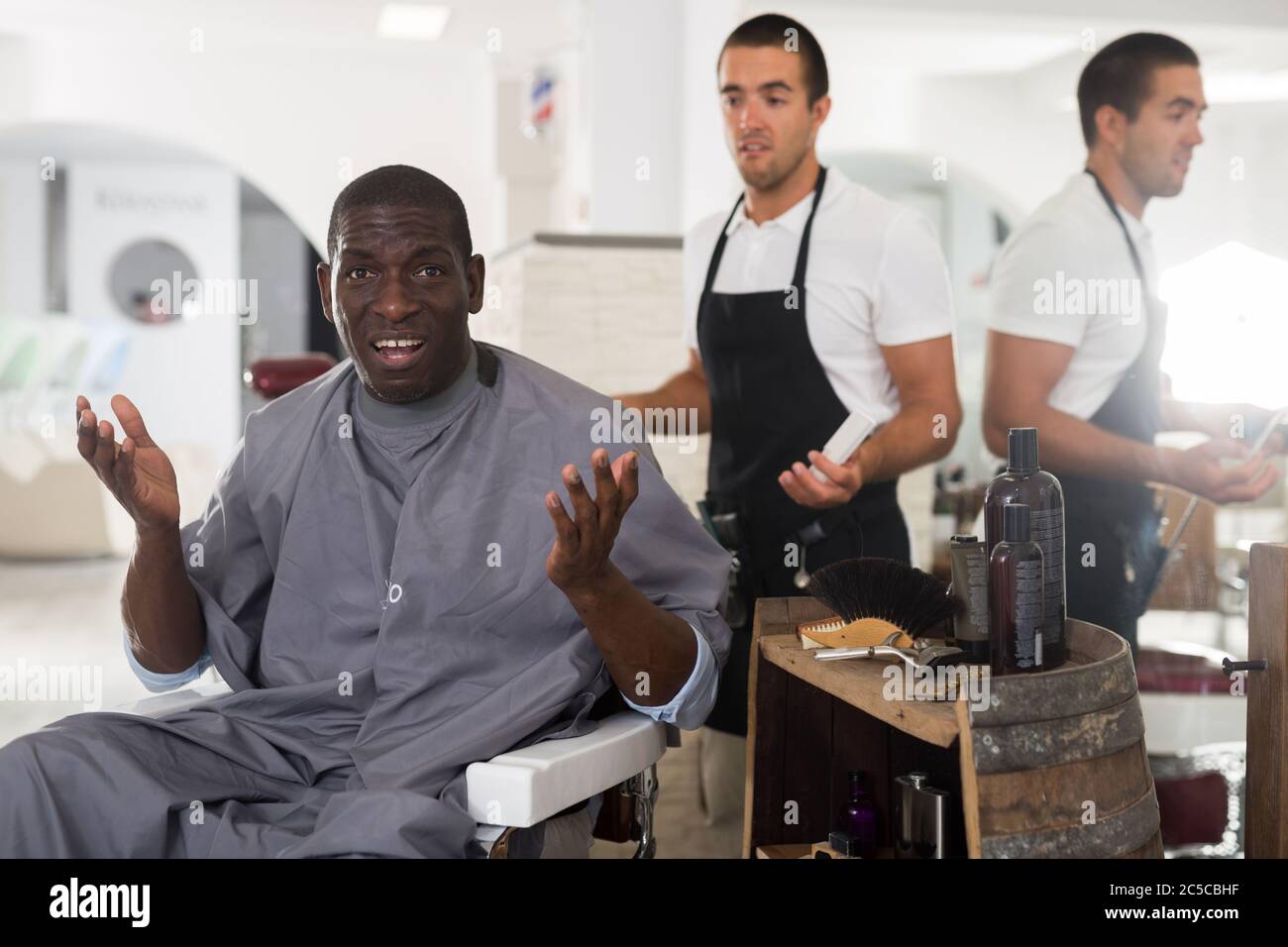 African hair salon ethnic hi-res stock photography and images - Alamy