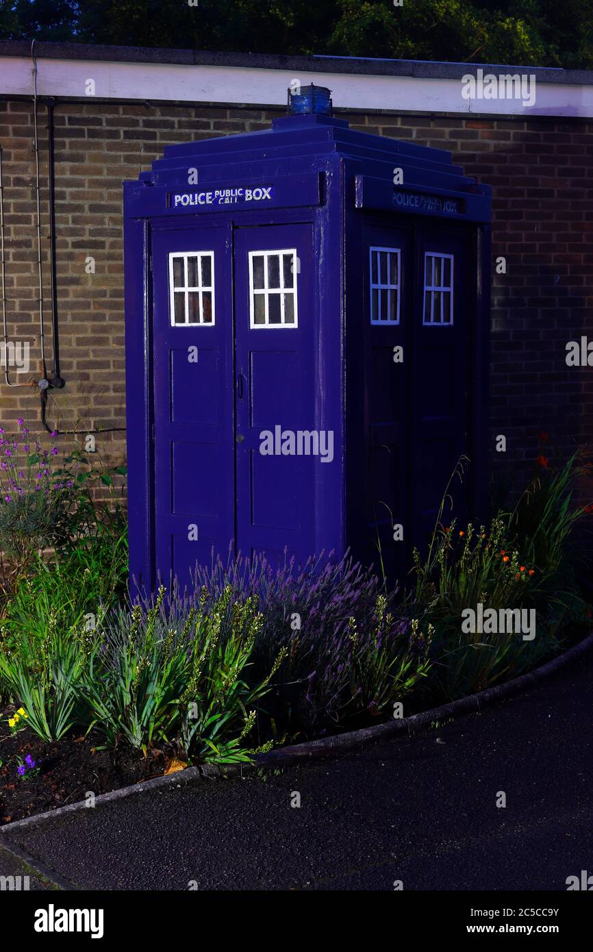 Yorkshire police station at night hi-res stock photography and images ...
