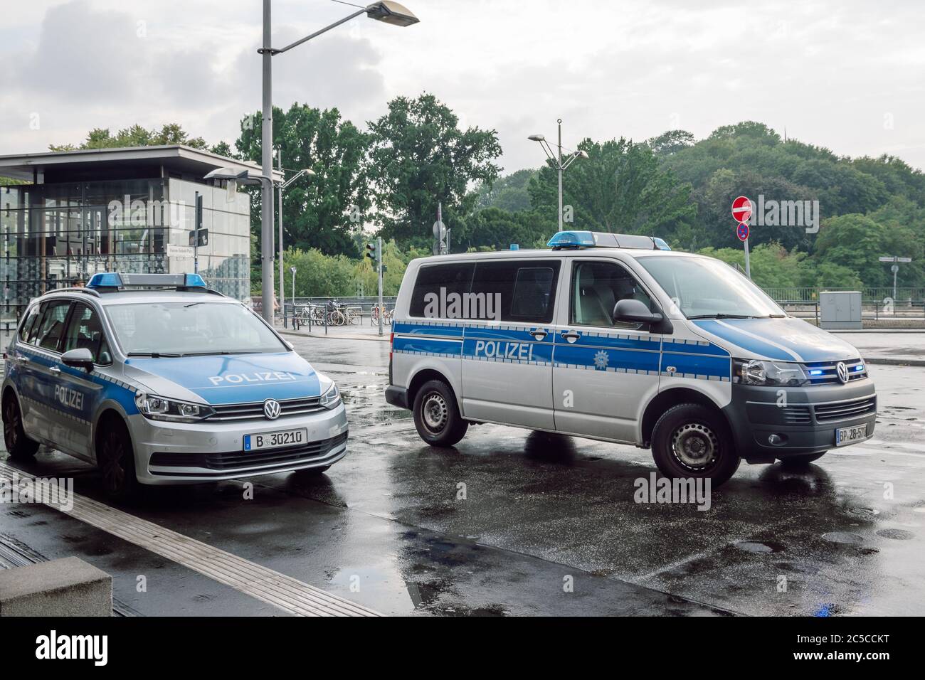 Berlin police vehicle flashing hi-res stock photography and images - Alamy