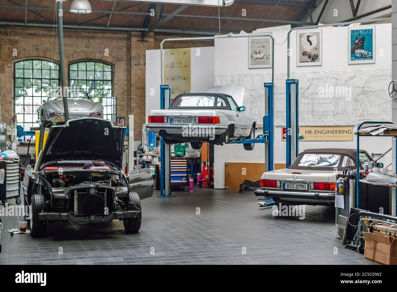 Classic car engine restoration hi-res stock photography and images - Alamy