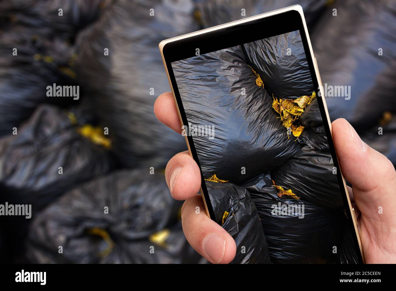 Trash screen hi-res stock photography and images - Alamy