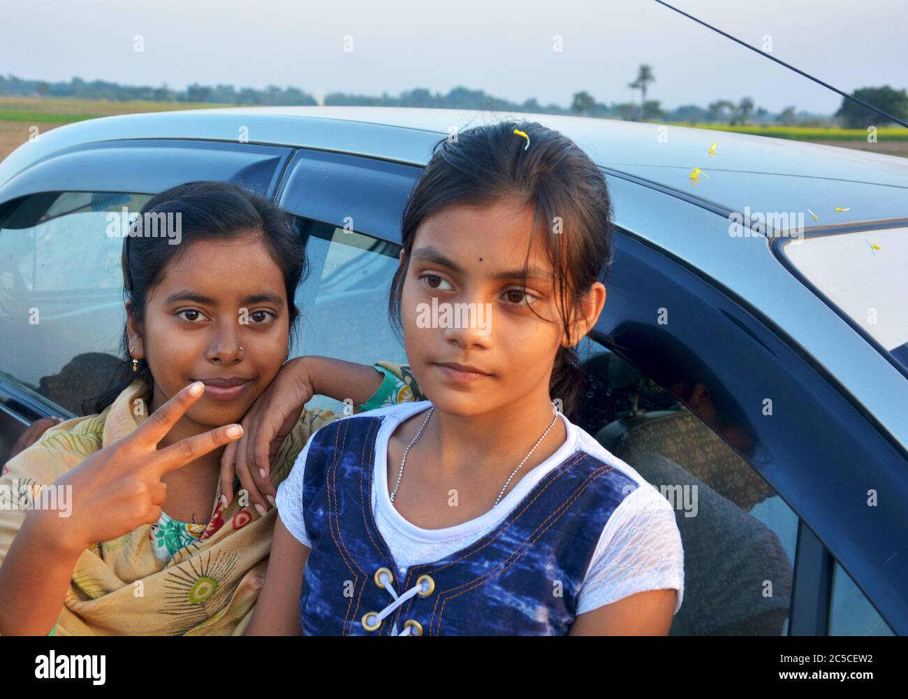 Two teenage girls portrait hi-res stock photography and images - Alamy