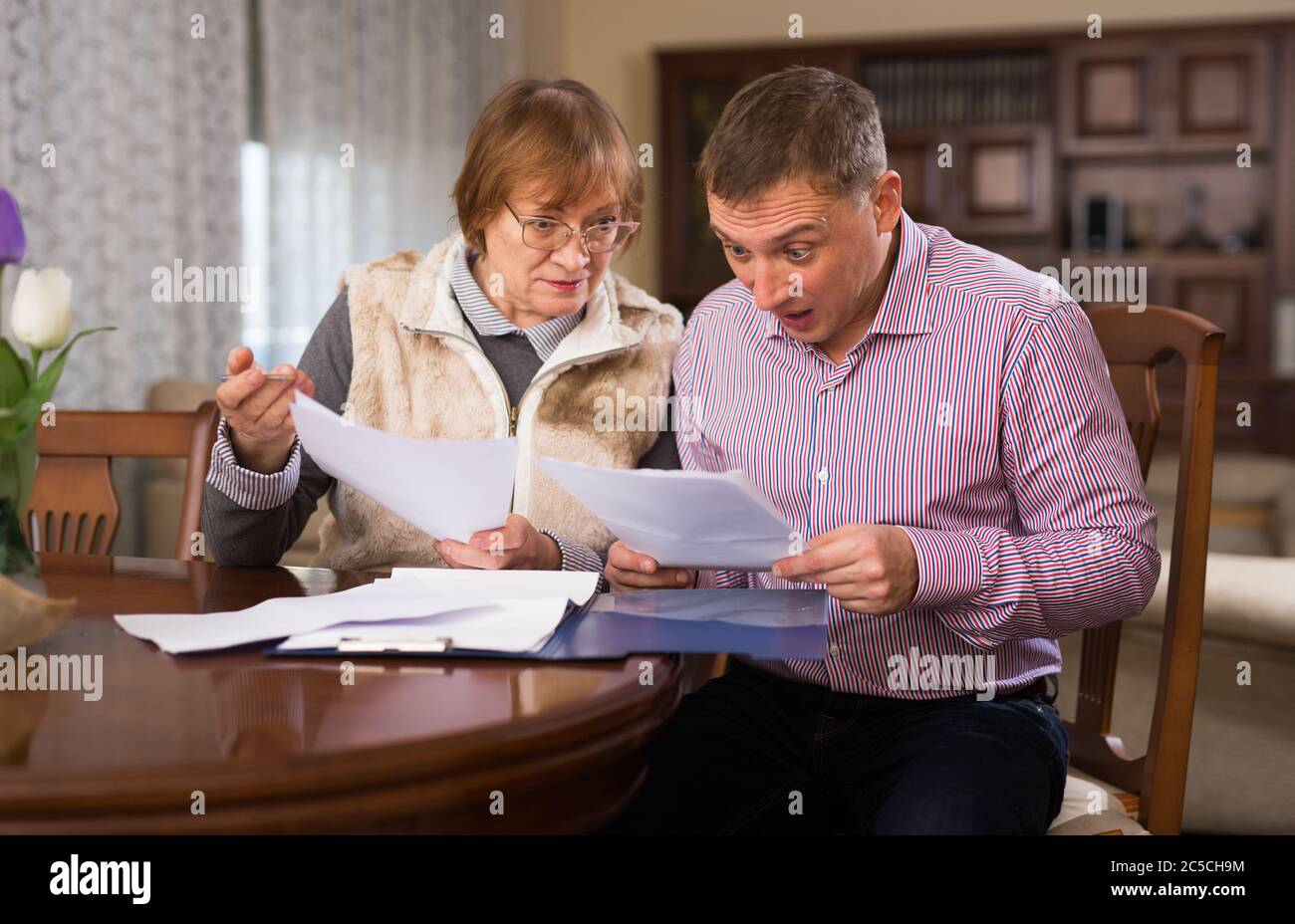 Senior mother and son and bills hi-res stock photography and images - Alamy