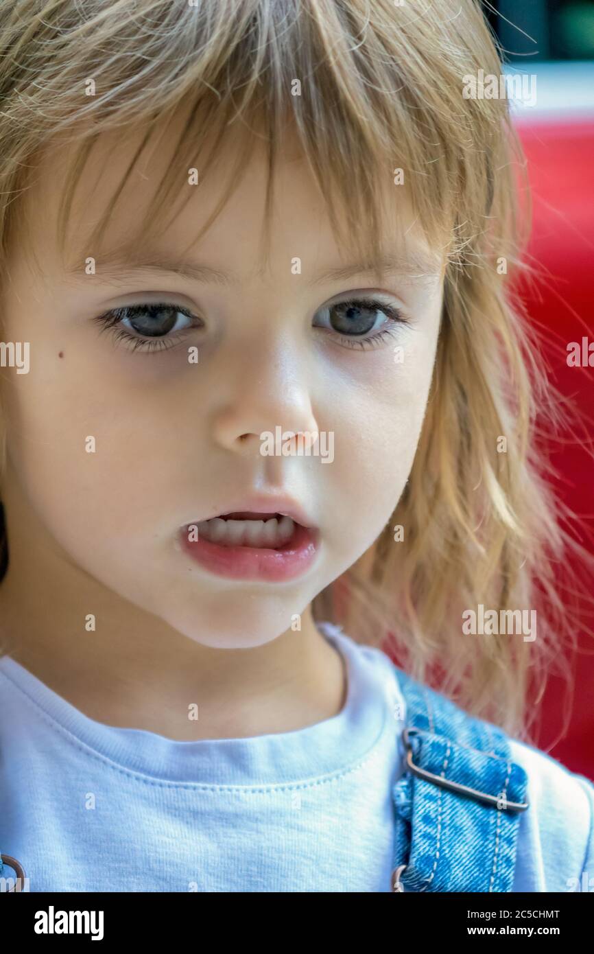 portrait of a little girl Stock Photo - Alamy