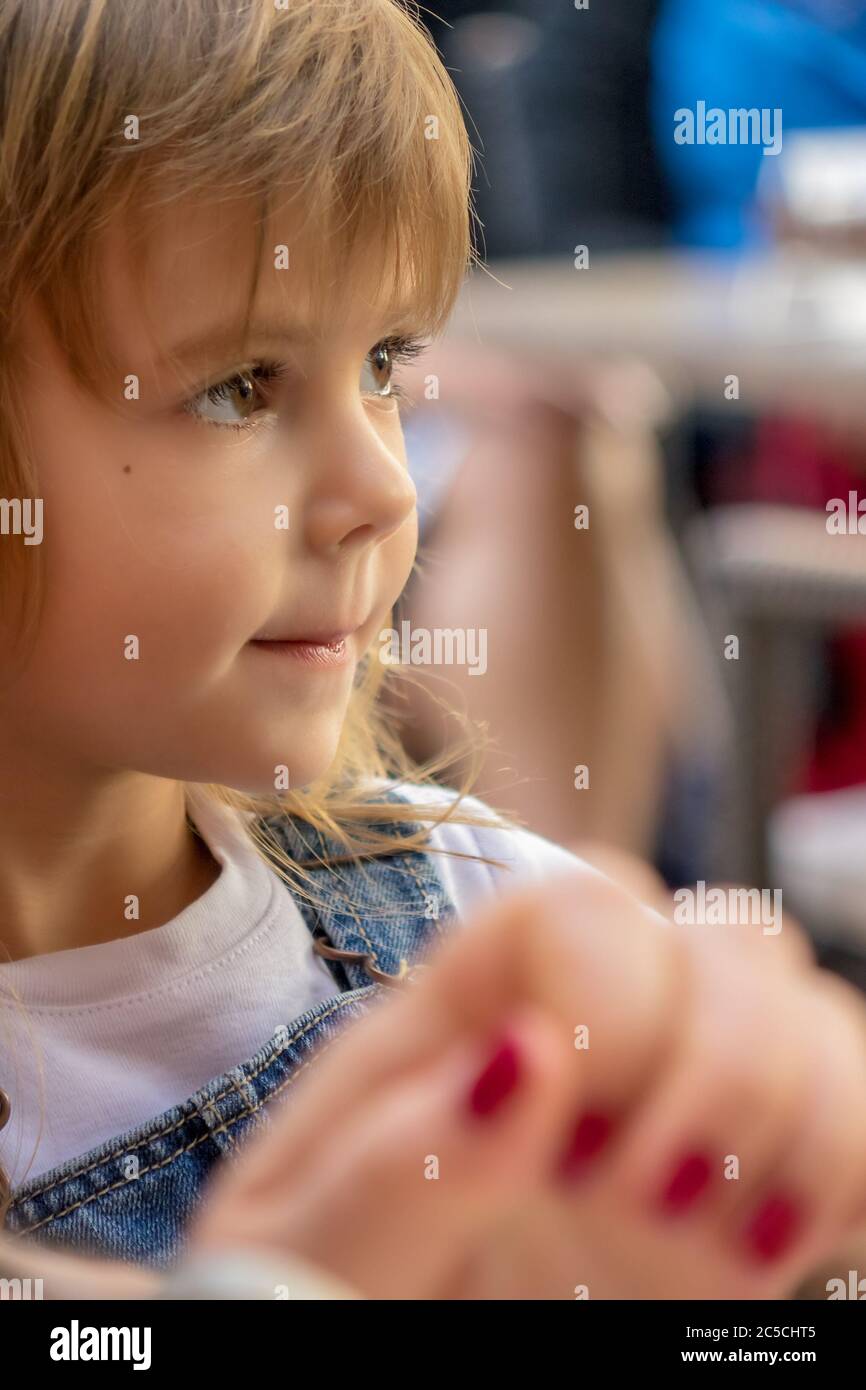 child expression while sitting Stock Photo - Alamy
