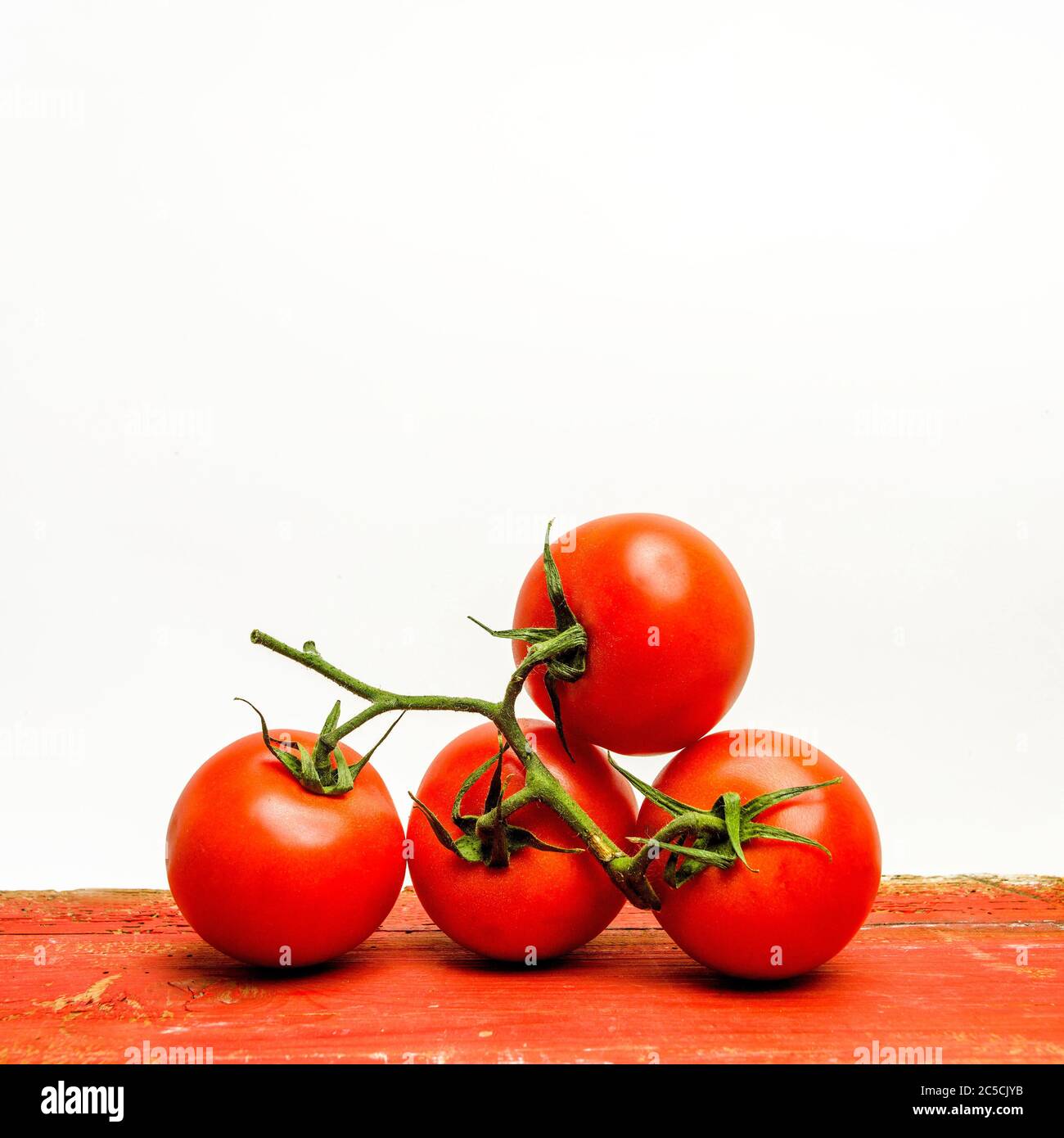 Organic red tomatoes close hi-res stock photography and images - Alamy
