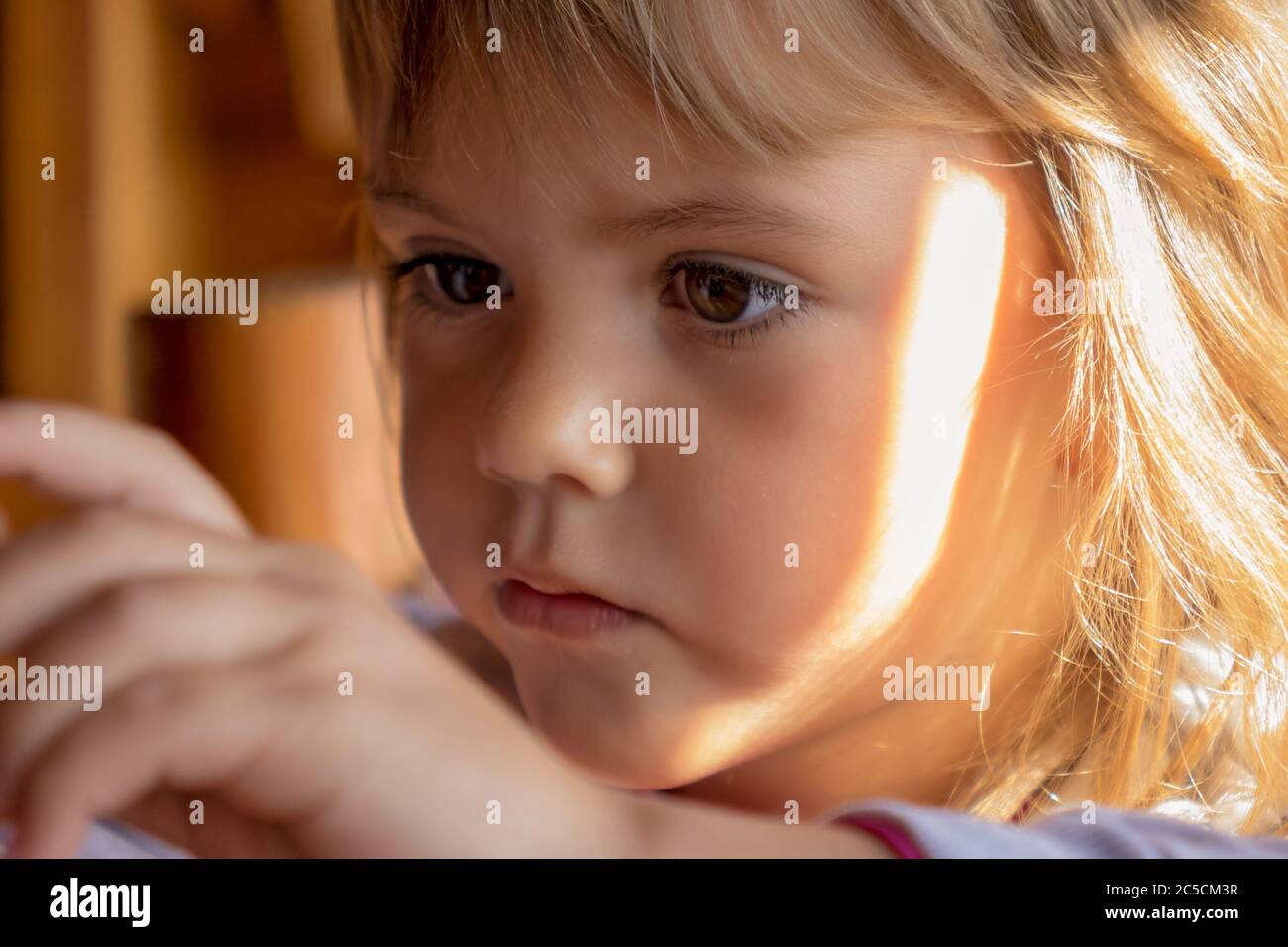 children's face expression until it pays attention Stock Photo - Alamy