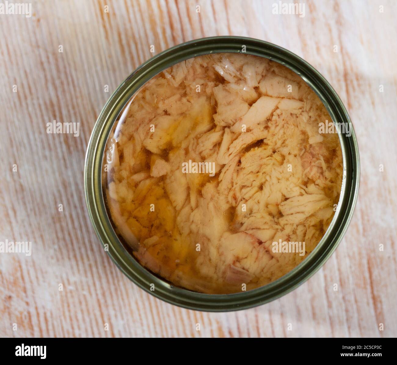 Tin can with tuna fillet in oil Stock Photo - Alamy