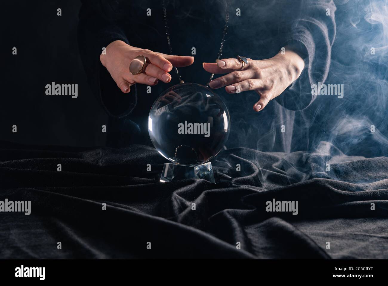 Dark velvet gown hi-res stock photography and images - Alamy