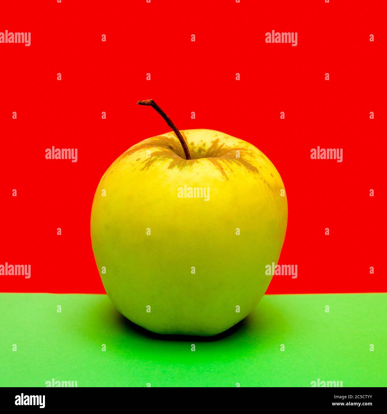 Coloured background food and drink hi-res stock photography and images ...