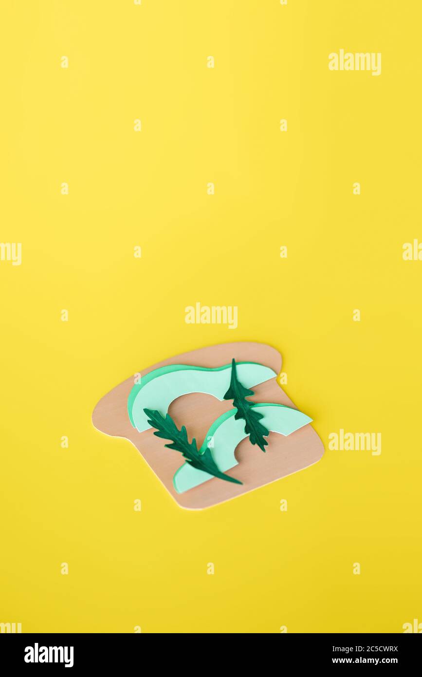 Paper origami avocado hi-res stock photography and images - Alamy