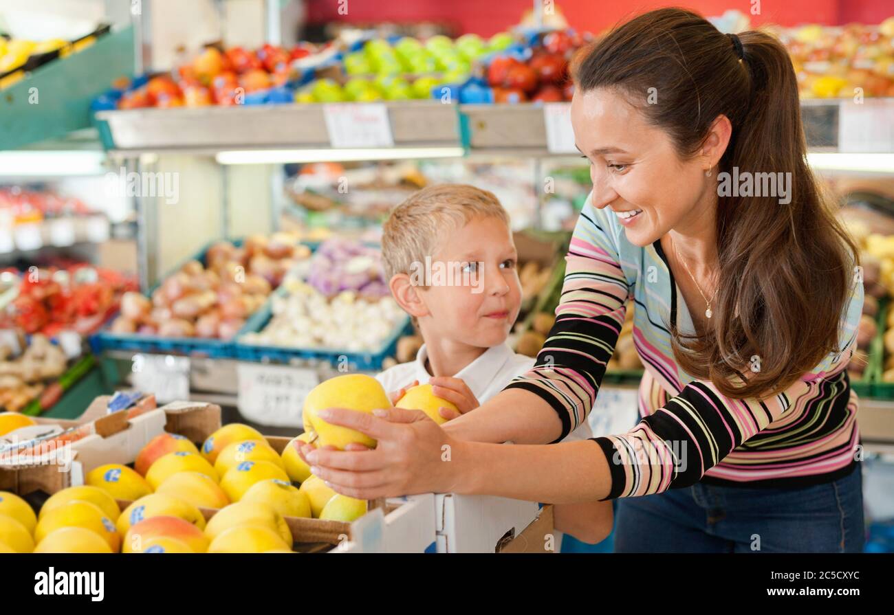 Comparing apples with pears hi-res stock photography and images - Alamy