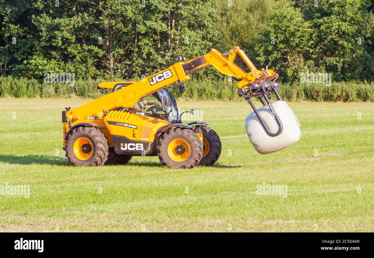 Jcb tractor hi-res stock photography and images - Alamy