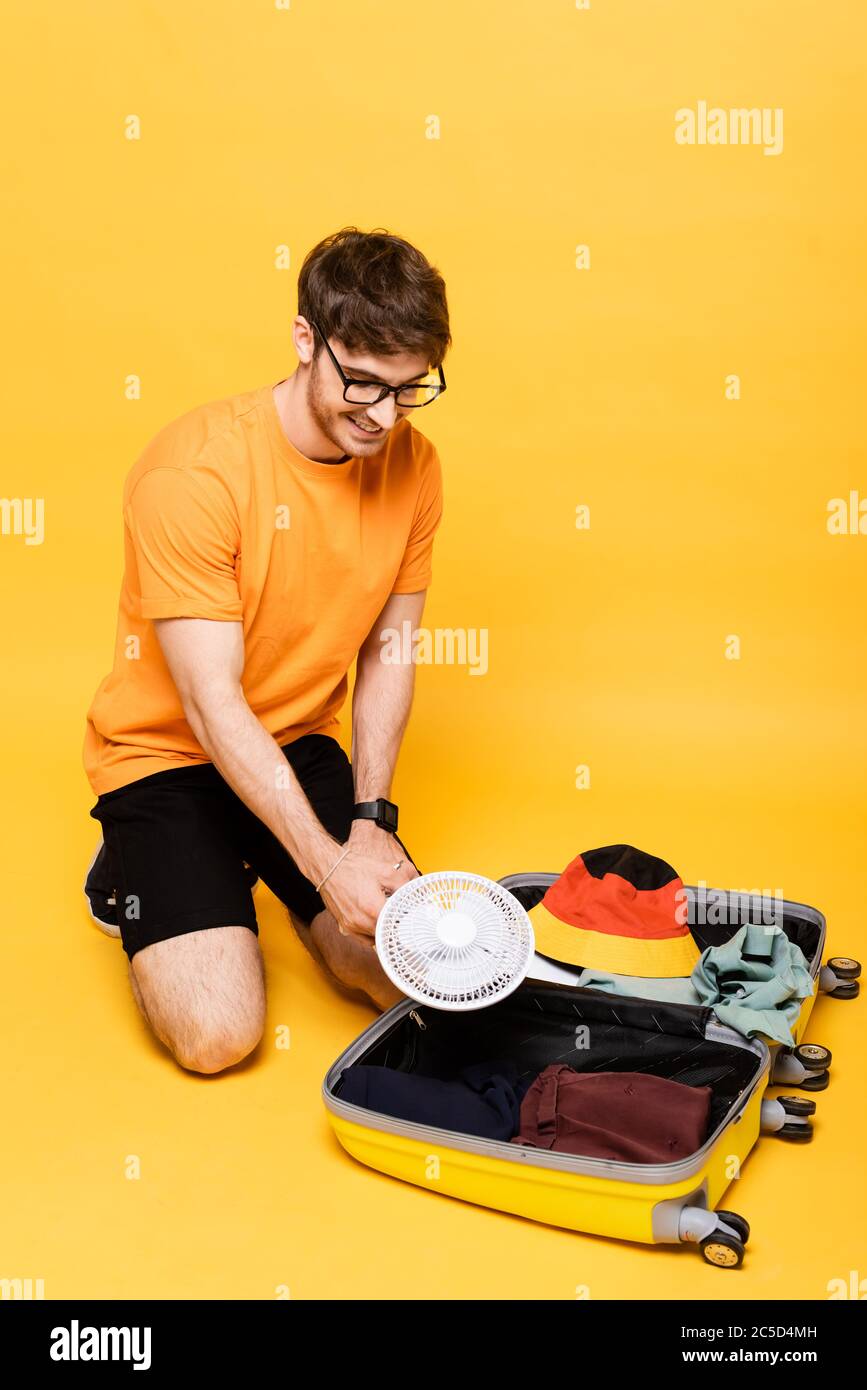 Packing heat hi-res stock photography and images - Alamy