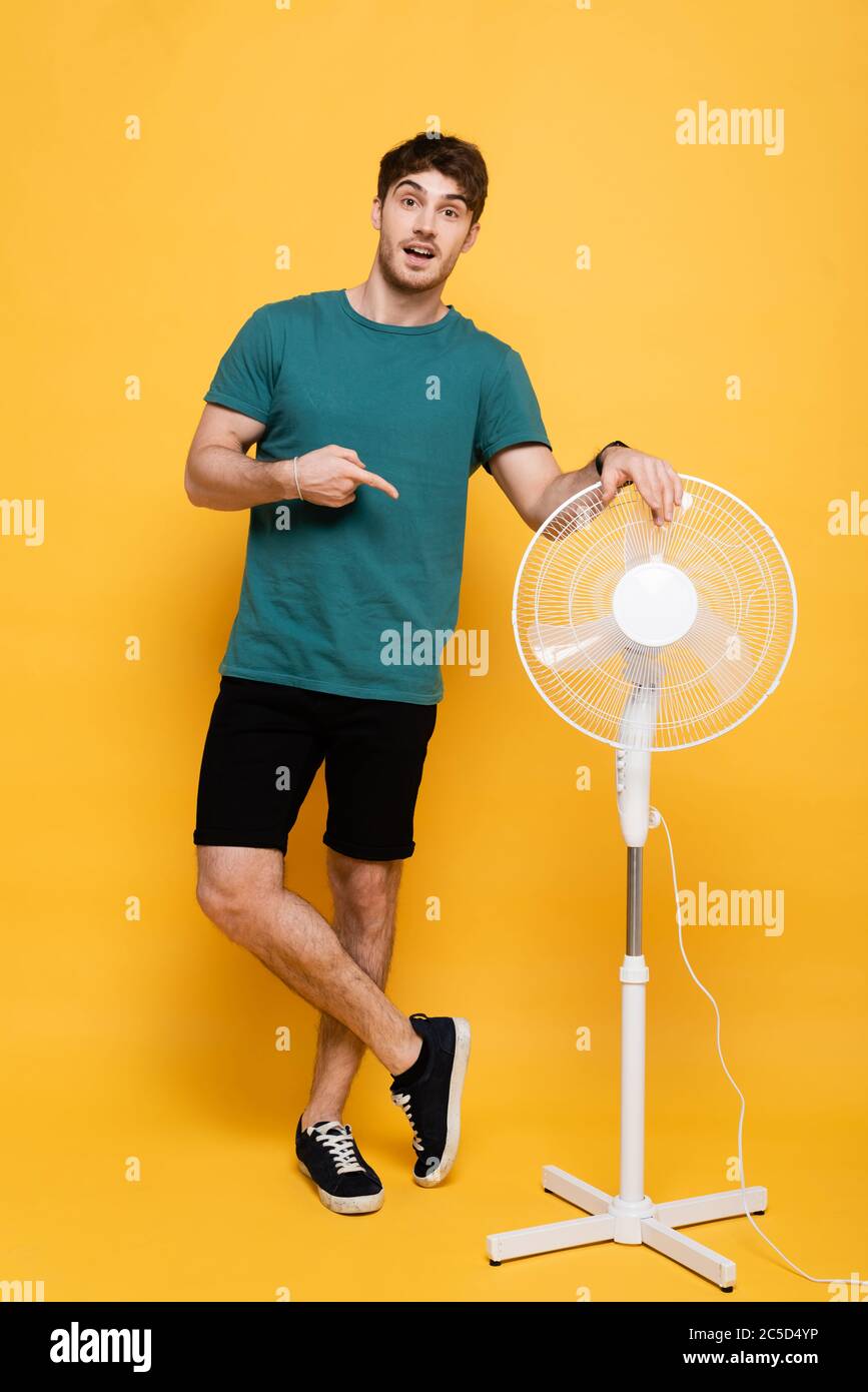 Surprised young man pointing hi-res stock photography and images - Alamy