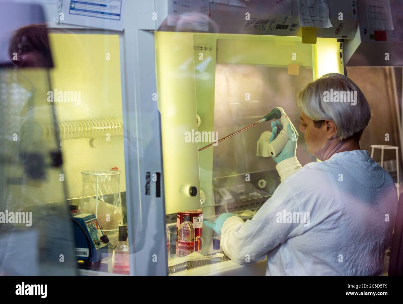 Experiments on humans hi-res stock photography and images - Alamy