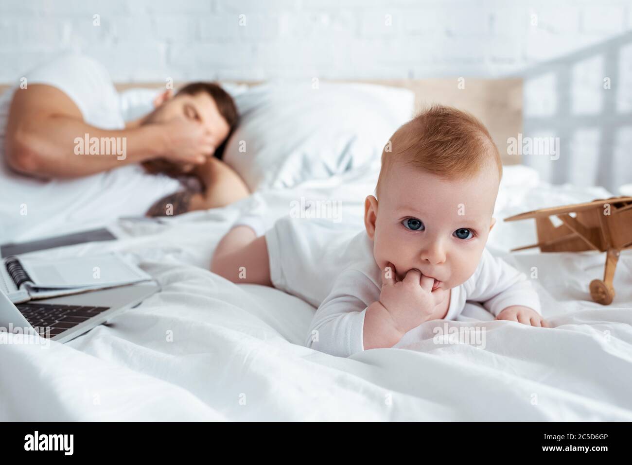 Infant crawling dad hi-res stock photography and images - Alamy