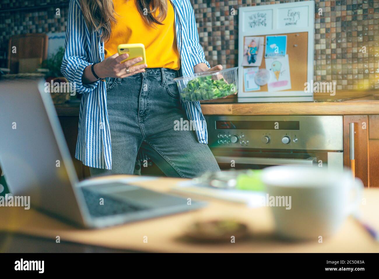 Eat at the computer hi-res stock photography and images - Alamy