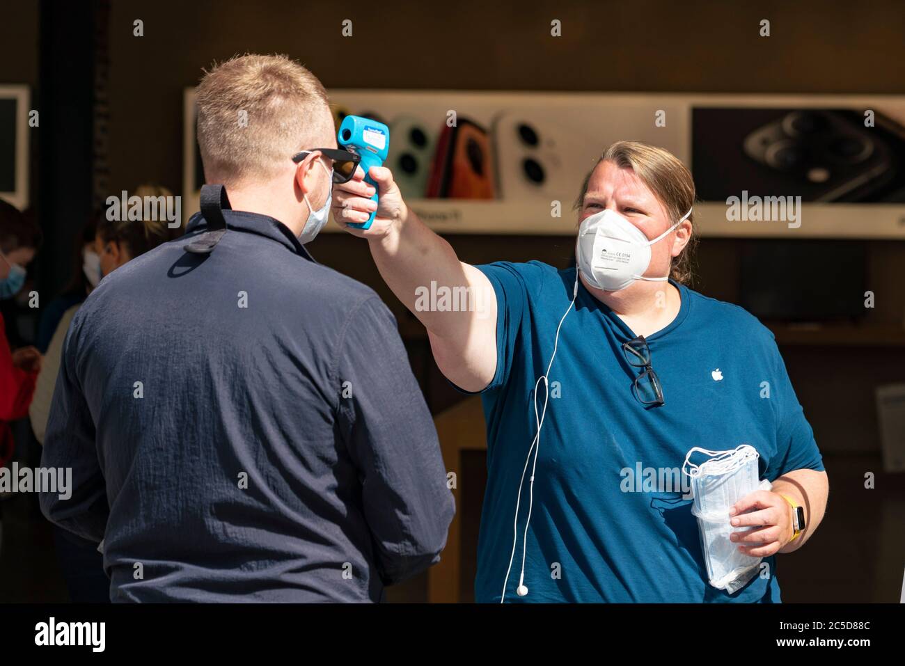 Apple store in edinburgh hi-res stock photography and images - Alamy