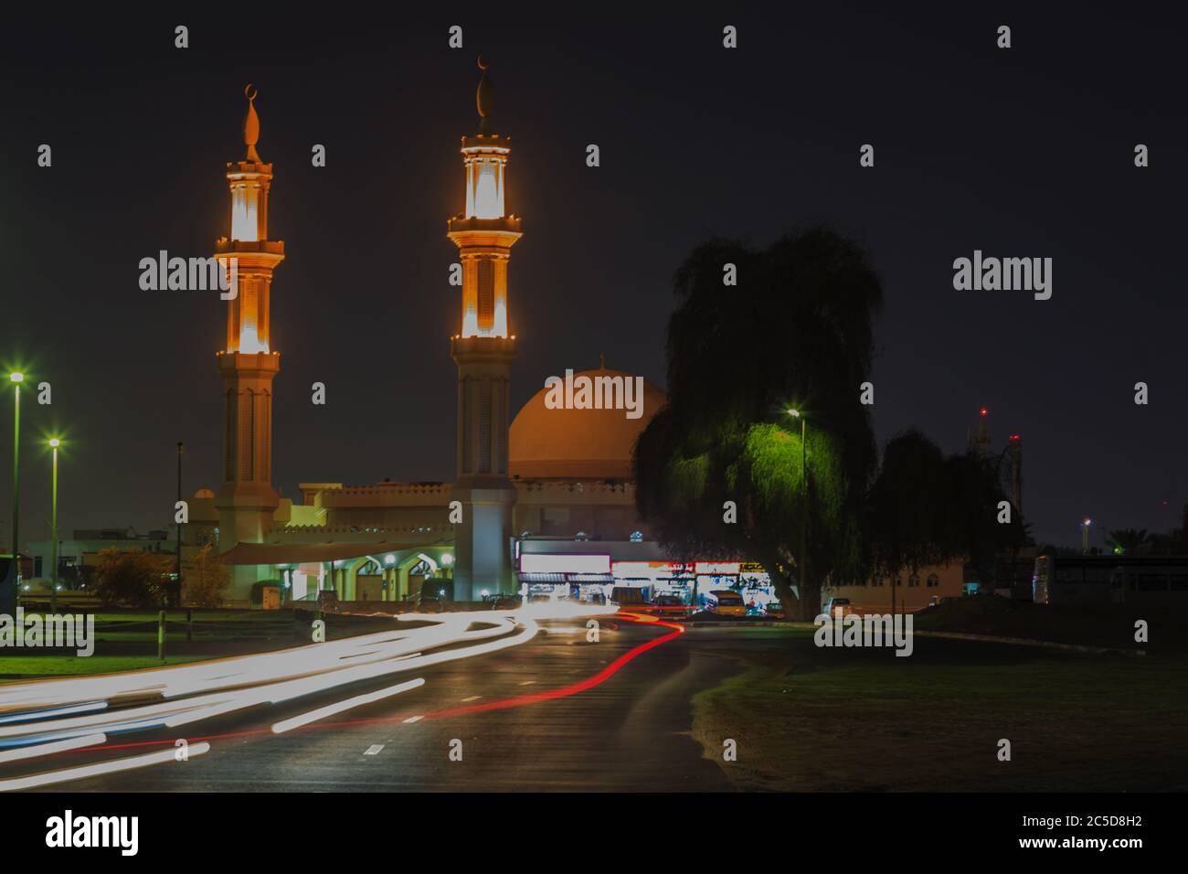 Illuminated mosque in Dubai at night Stock Photo - Alamy