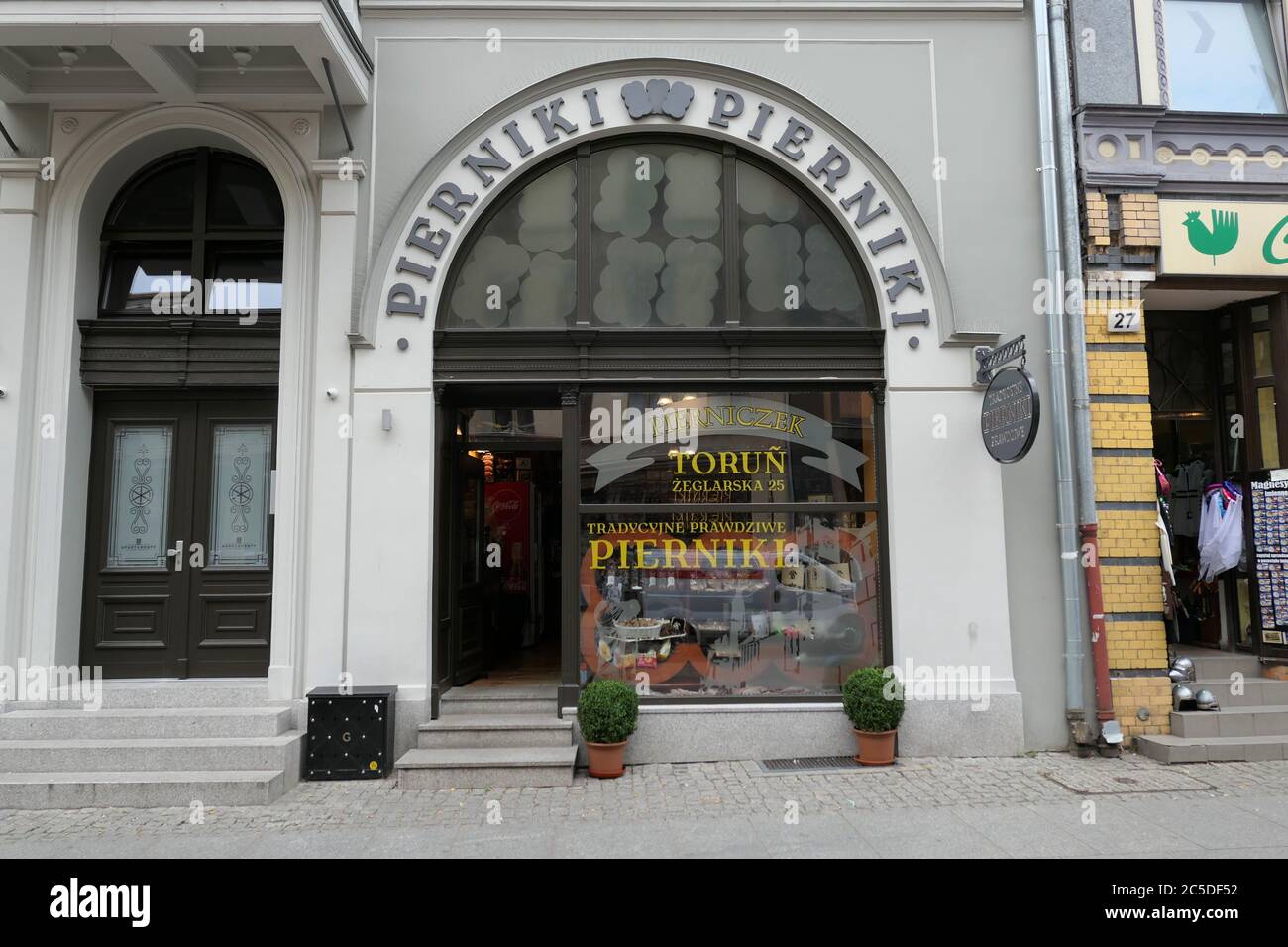 TORUN, POLAND - AUGUST 20, 2018: Gingerbread shop on Zeglarska street ...
