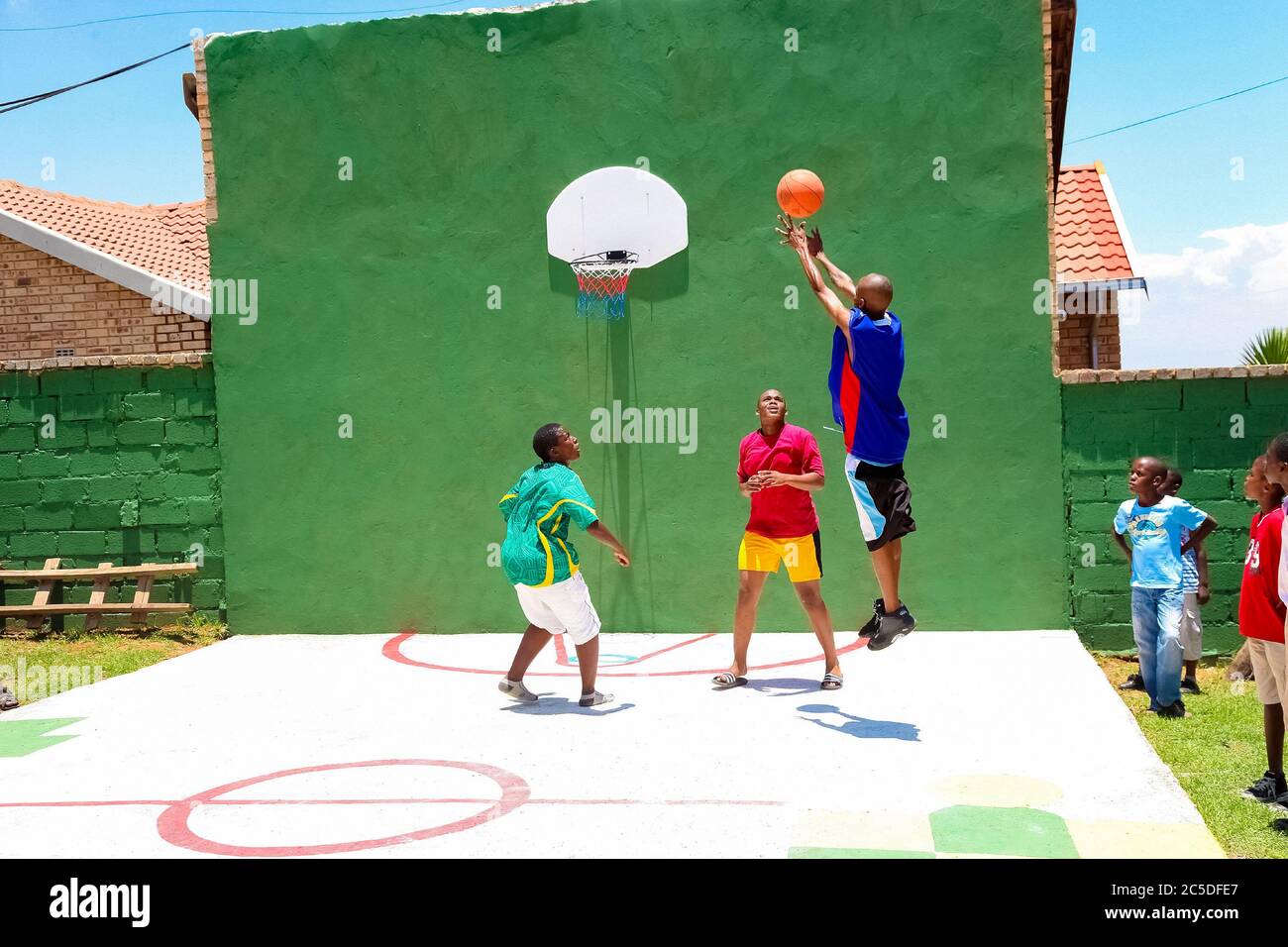 African kids playing netball hi-res stock photography and images - Alamy