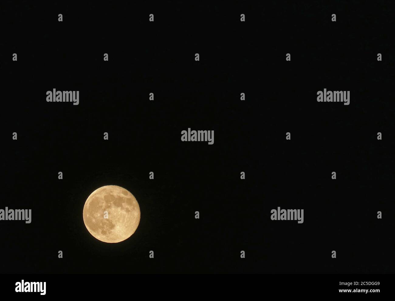 Moon zoom hi-res stock photography and images - Alamy