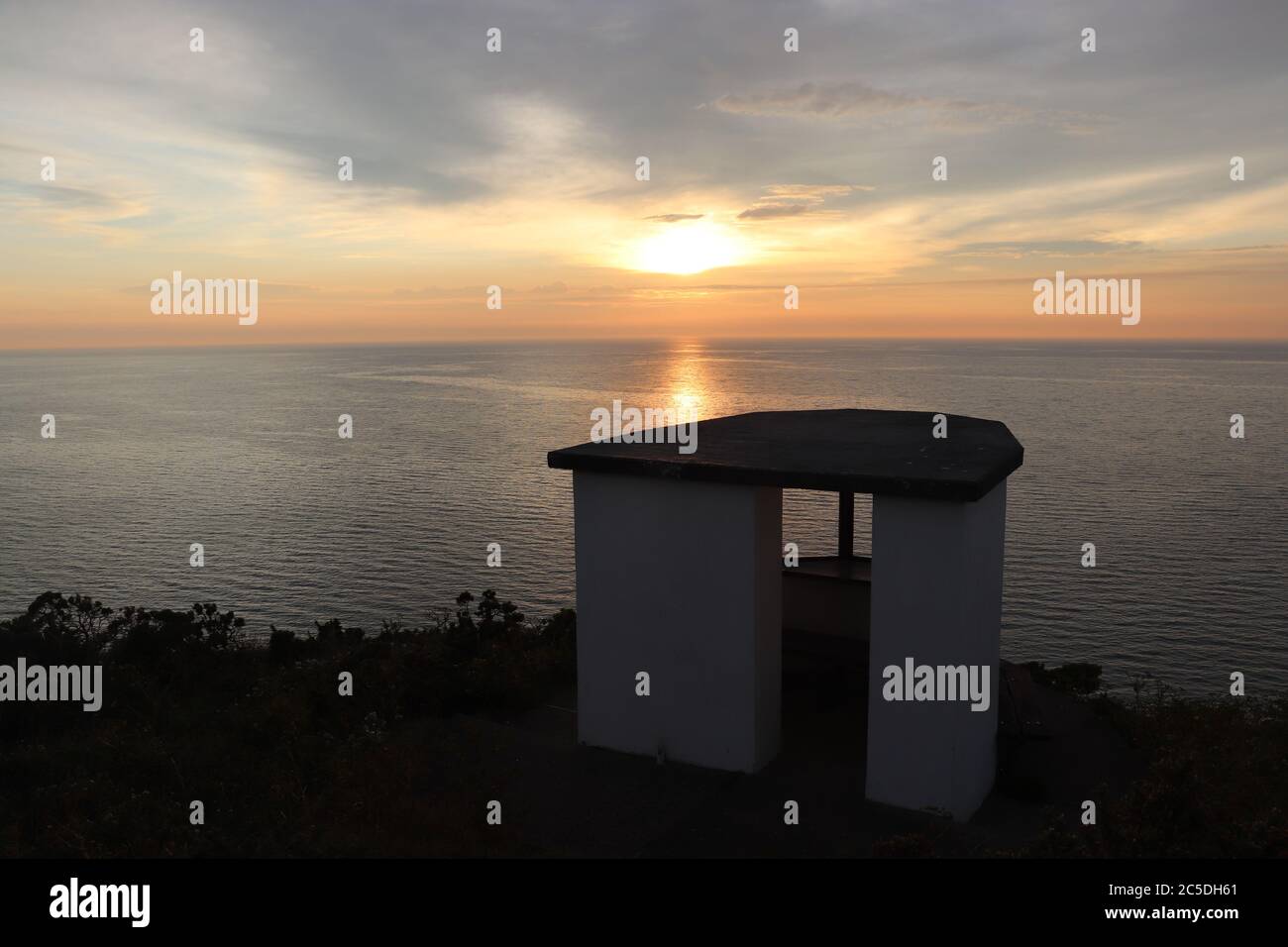 Bird watching hut hi-res stock photography and images - Alamy