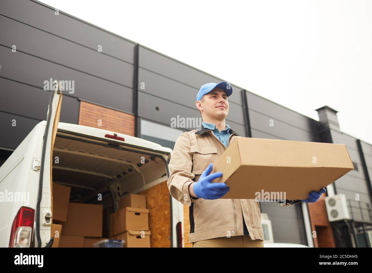Man carrying big box hi-res stock photography and images - Alamy