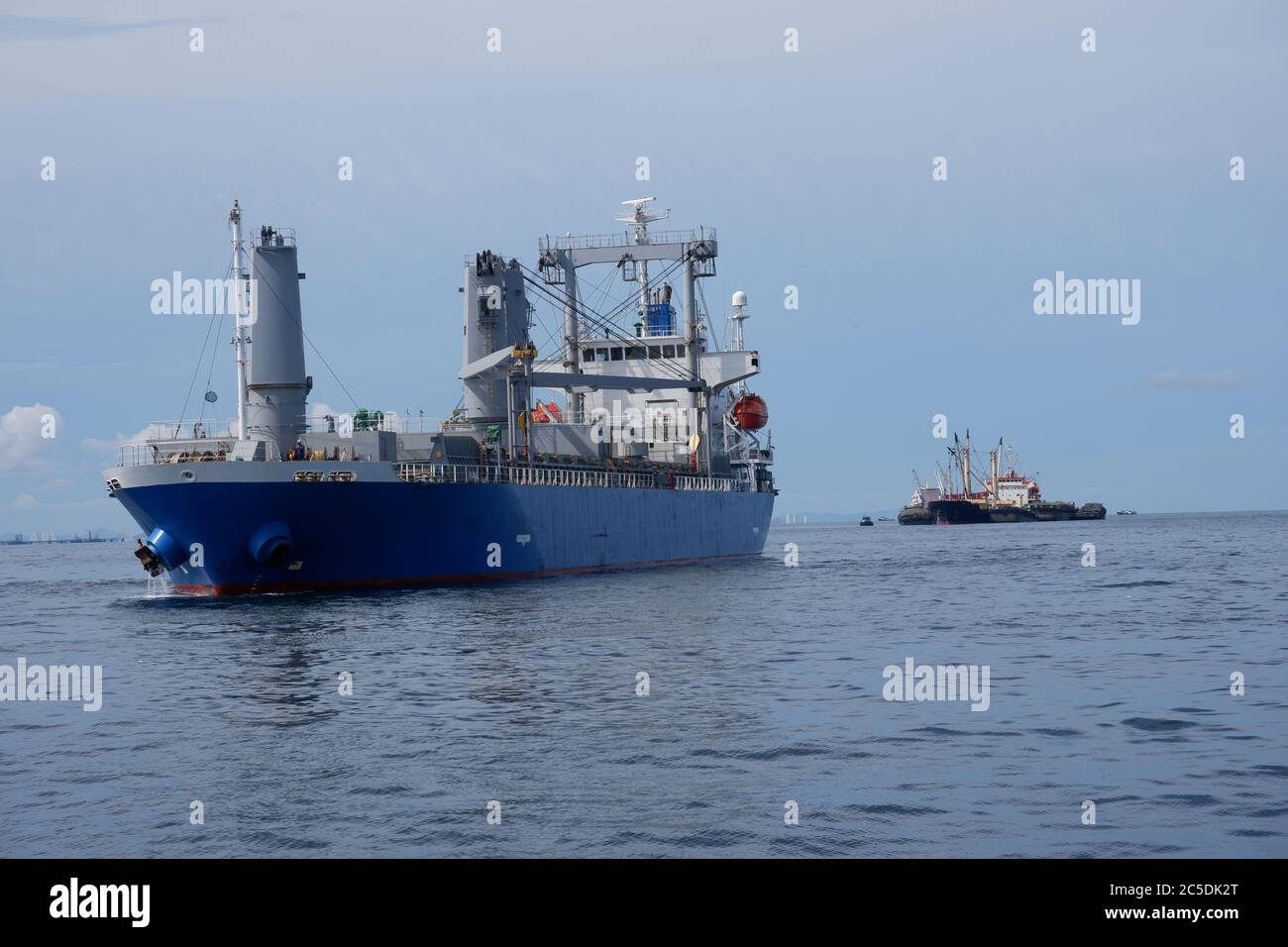 Crude oil barge hi-res stock photography and images - Alamy
